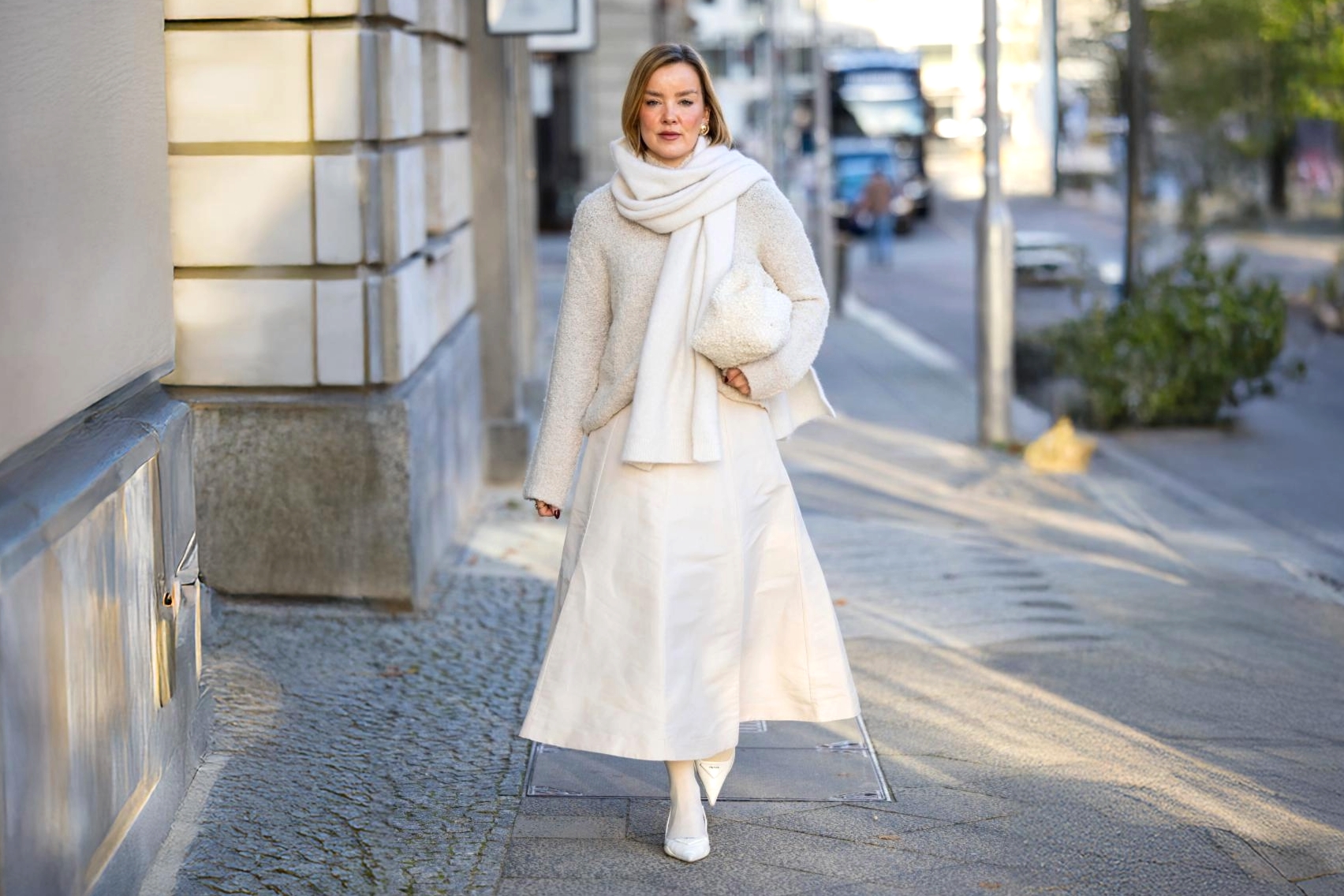 寒い季節にこそ映える「冬の白」。おしゃれな《ホワイトコーデ7選》 | GLADDプラス