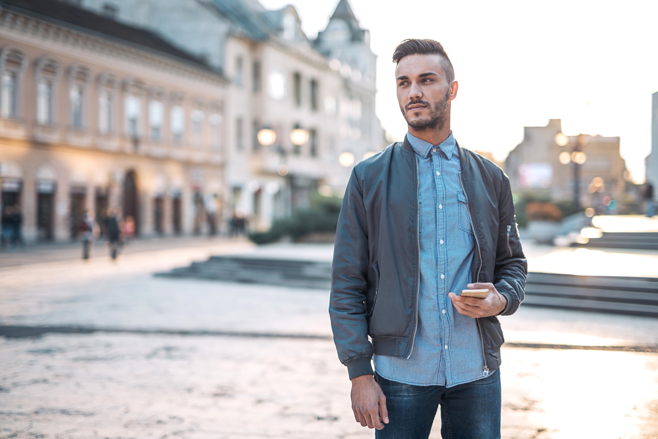 メンズにおすすめの春服コーデ50選《2025年》定番～最新トレンドまで一挙紹介！ | GLADDプラス